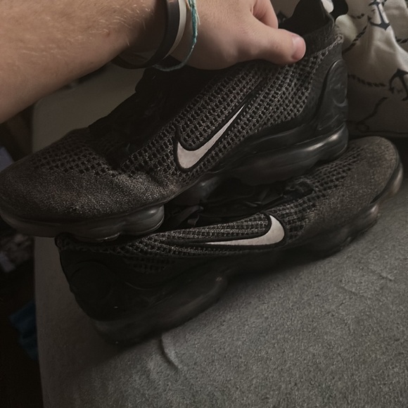 Nike | Shoes | Nike Vapormax 220 Worn A Few Times But Still Look New ...